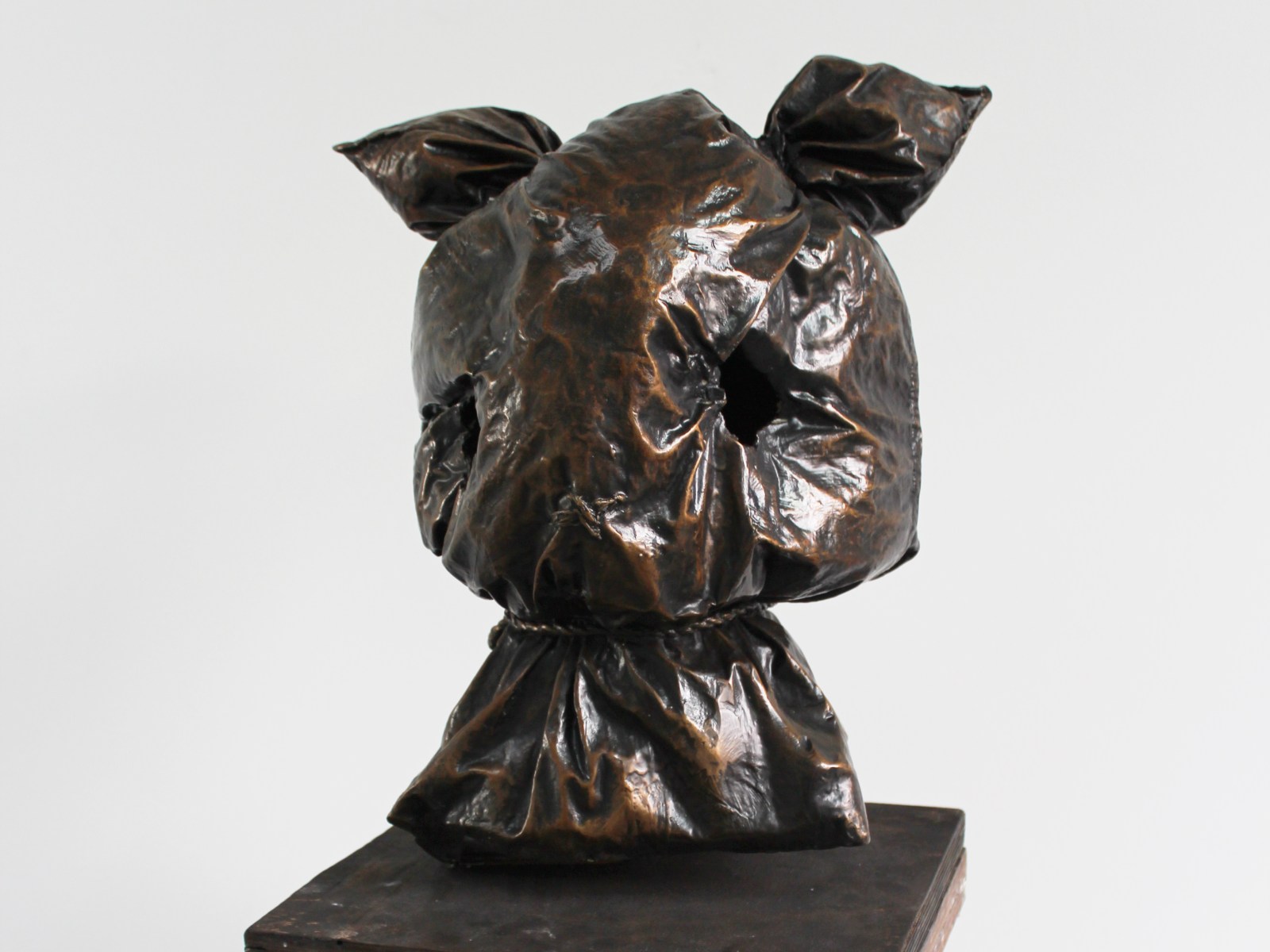 isobel smith – performance / sculpture